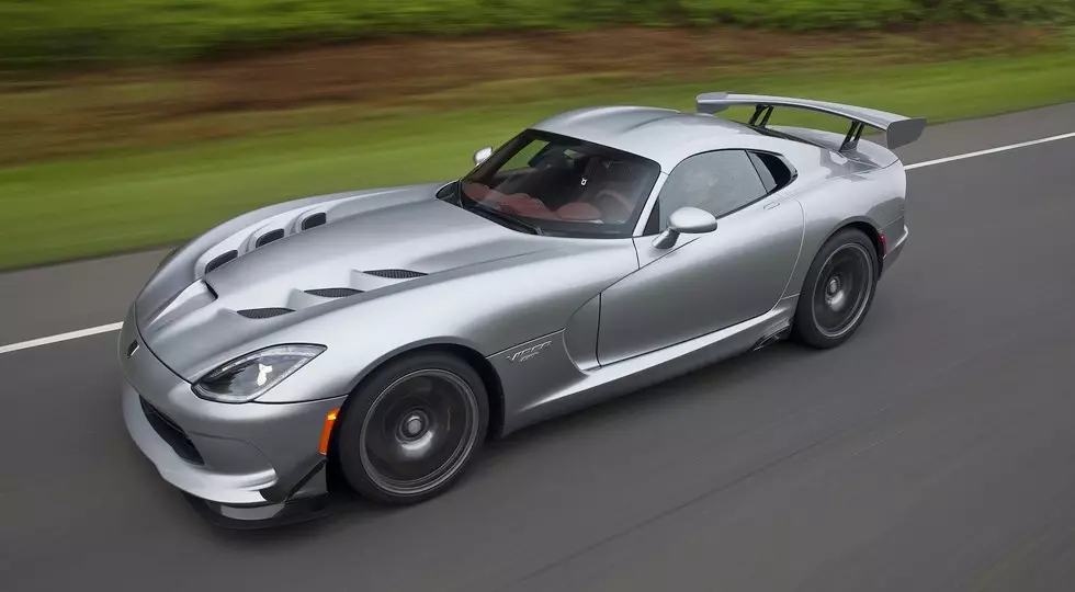 Supercar Dodge Viper დატოვა კონვეიერის წინ 33542_4