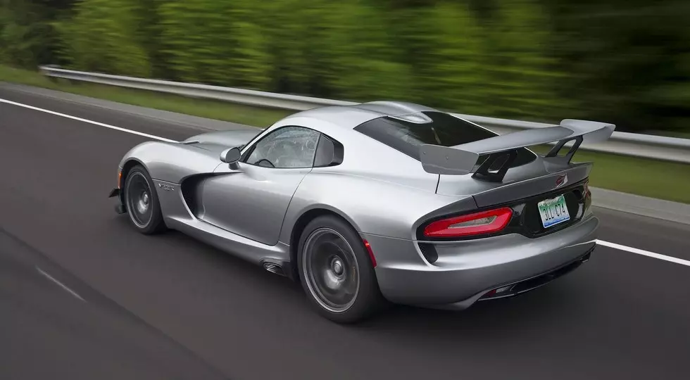 غادر Supercar Dodge Viper الناقل في وقت مبكر 33542_5