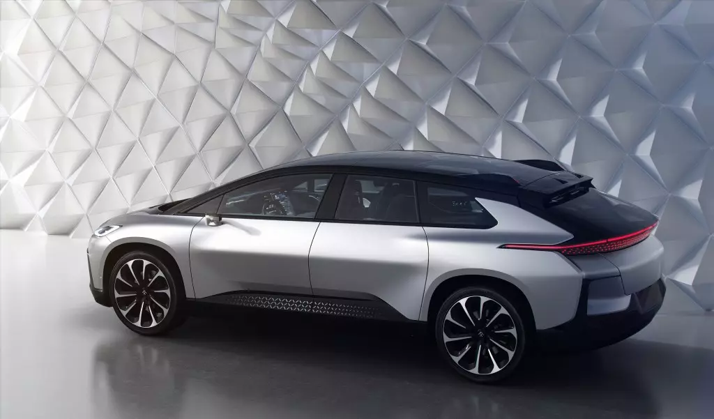 Faraday Future froze ang konstruksiyon ng planta 33607_3