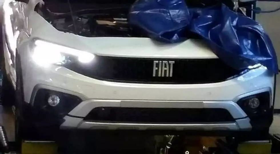 Сега този актуализиран Fiat tipo: моделът се превърна в кросоувър 33673_2