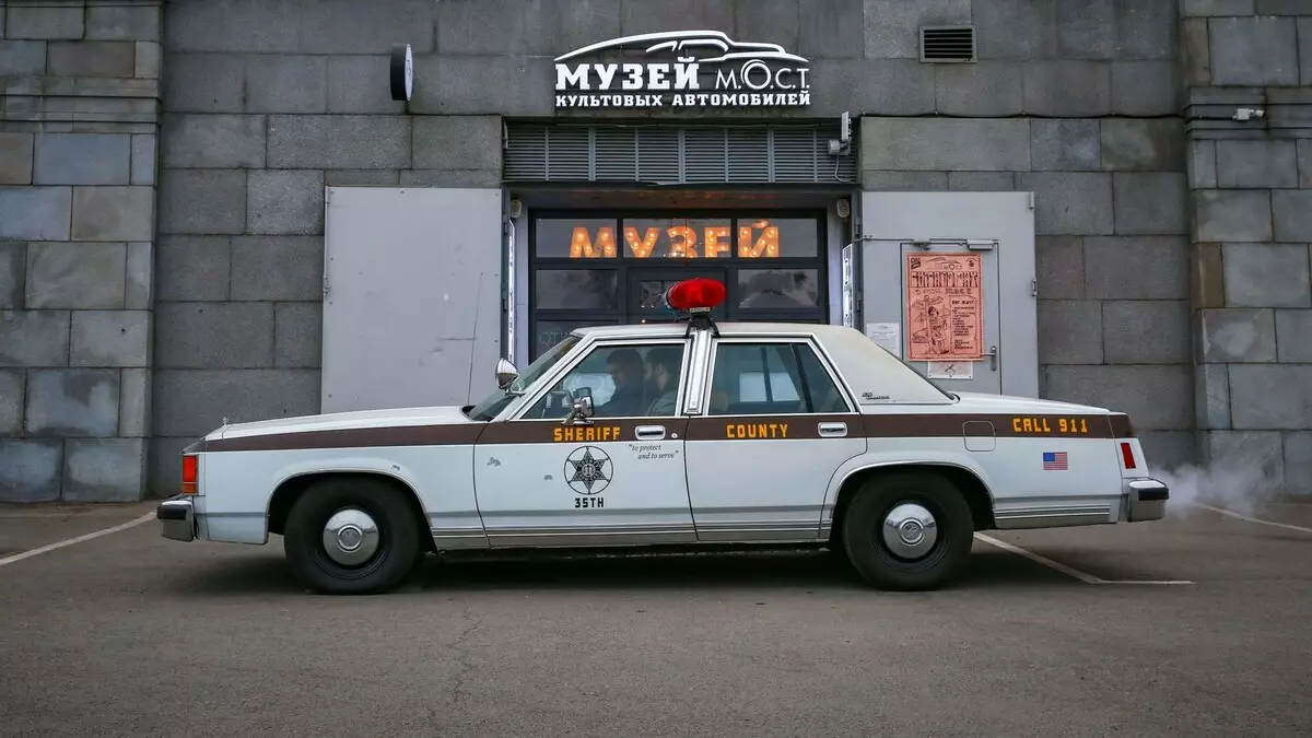 Hænder på hætten! Erfaring fra Ford Ltd Crown Victoria 1986 33699_1