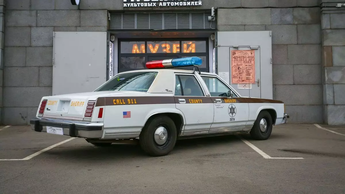 Hænder på hætten! Erfaring fra Ford Ltd Crown Victoria 1986 33699_2