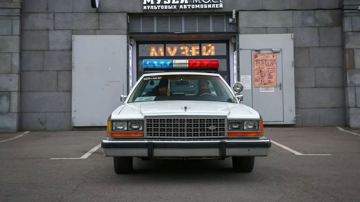 Hænder på hætten! Erfaring fra Ford Ltd Crown Victoria 1986 33699_4