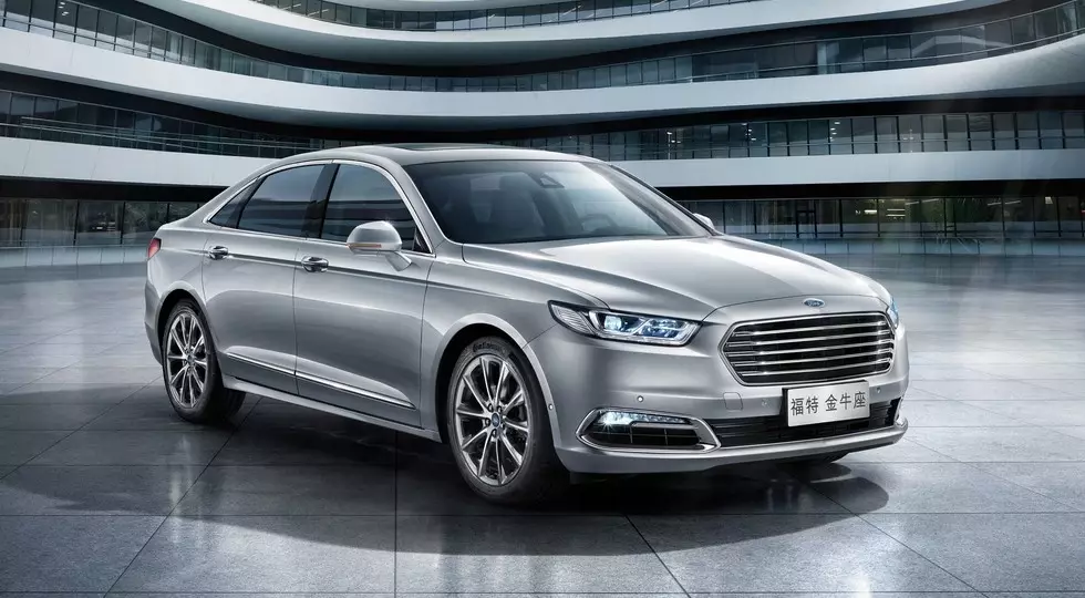 ဆက်စပ်သော ForD Mondeo Sedan သည်အရောင်းအ 0 ယ်များရှိသော်လည်းရာထူးများတွင်ဆက်လက်ရှိနေ ဦး မည် 33760_3