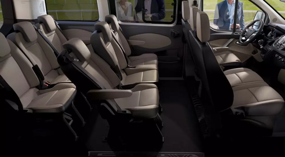 在照片中：更新了Ford Transit Custom。由於三個新的，身體的可用搪瓷的調色板擴大