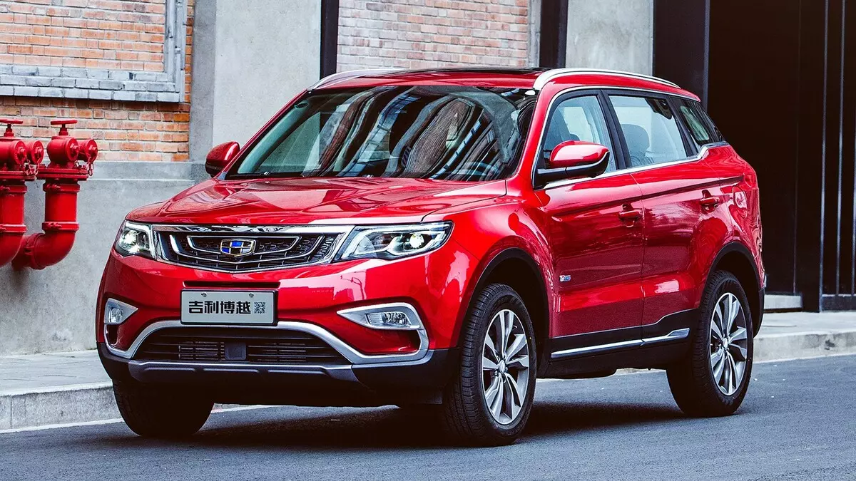 Geely mengemas kini crossover yang akan dijual di Rusia 33851_4