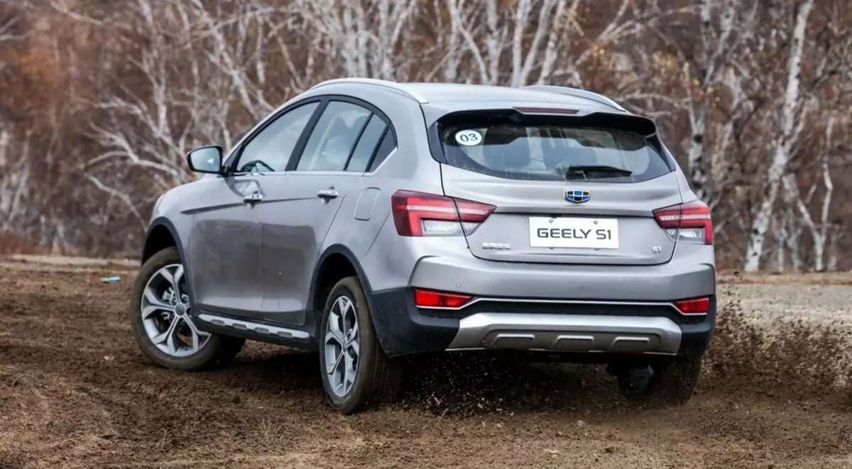 Geely Emgrand Crossover გადაიქცა კროსოვერიდან ჰეჩბეკი განახლდება ერთი წლის შემდეგ პრემიერა 33859_2