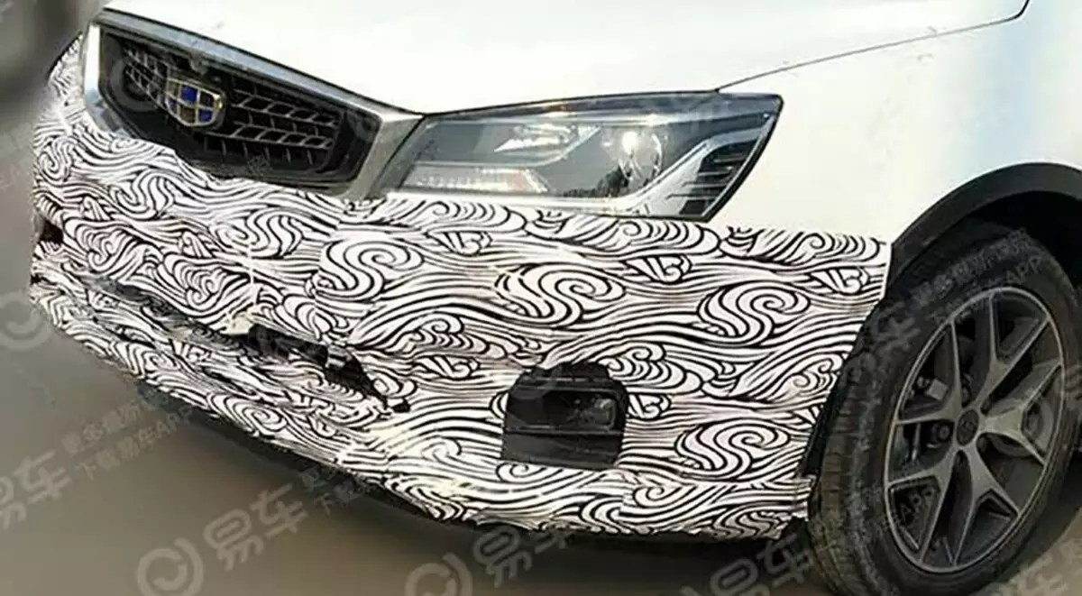 Geely Emgrand crossover kļuva par krustojumu no hečbeka, tiek atjaunināts vienu gadu pēc pirmizrādes 33859_5