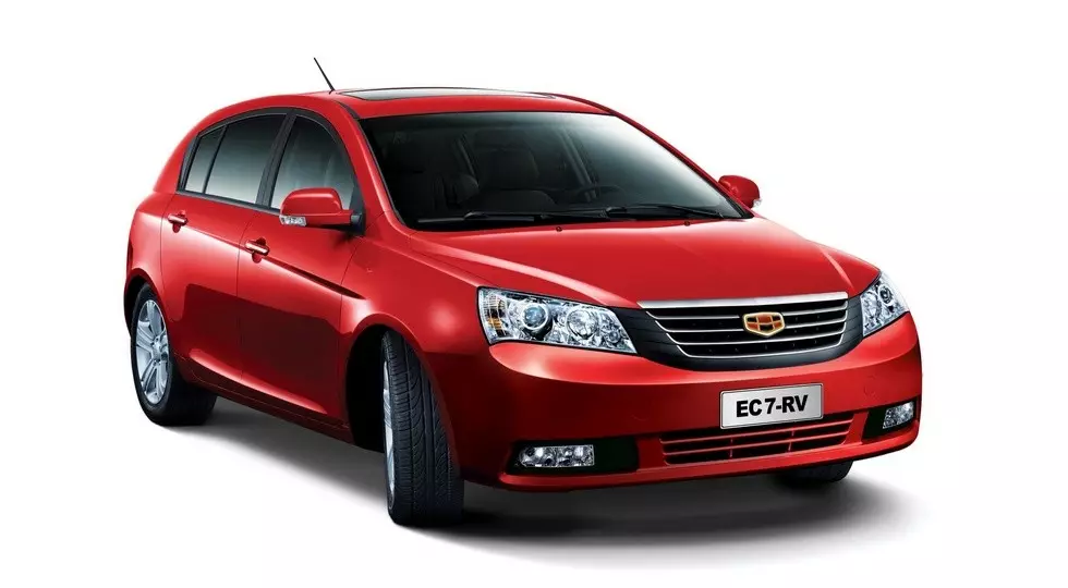 ჰეჩბეკი Geely Emgrand Sample 2010. ეს მოდელი გახდა დონორი კროსოვერი ხედვის S1