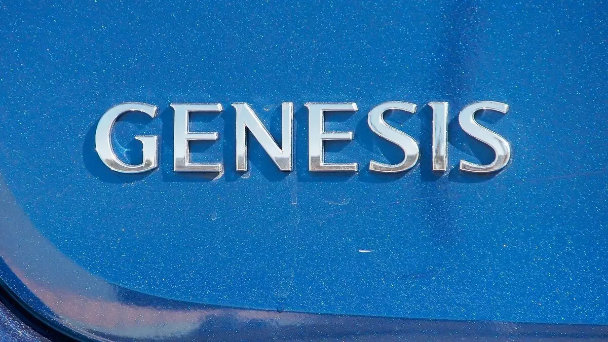 Genesis G80 синій шильдик