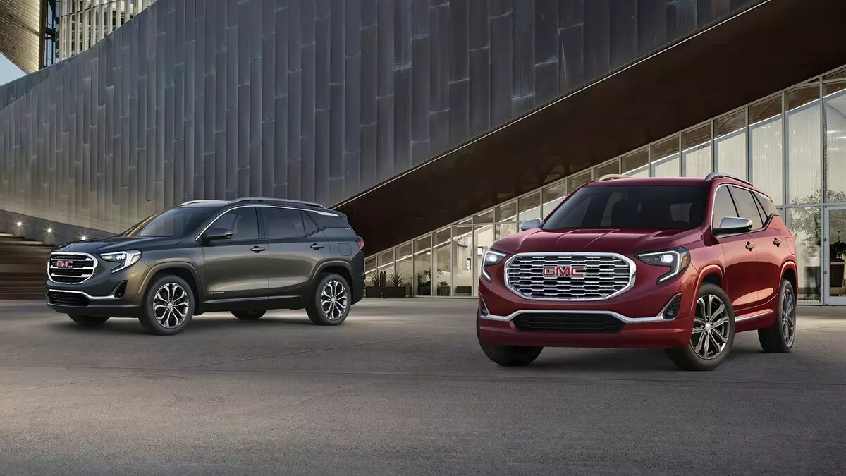 All-New GMC Terrain SLT (links) en Denali (regs)