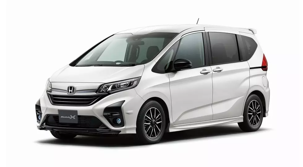 Кампактвэн Honda Freed Modulo X: рэстайлінг не зрабiў «спартыўную» версію магутней 33966_1