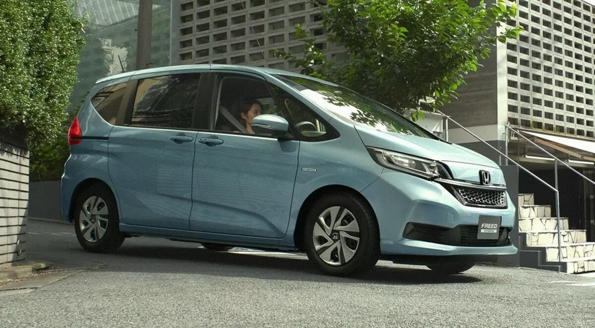 Honda Freed Modulo X: Restyling không 