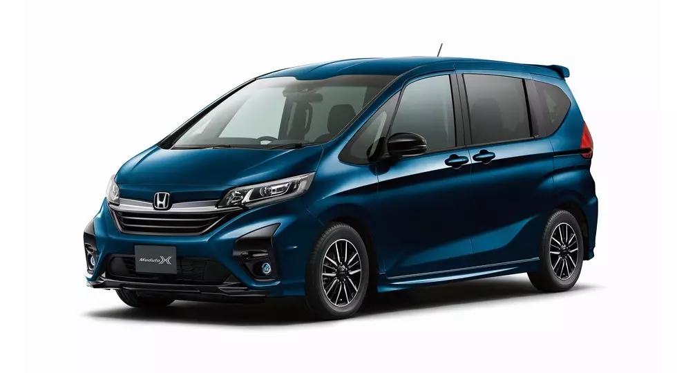 Кампактвэн Honda Freed Modulo X: рэстайлінг не зрабiў «спартыўную» версію магутней 33966_3