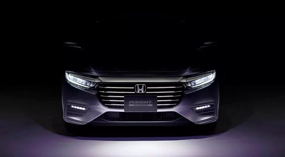 Close relative of the Honda Civic will change the design and lifting a new market