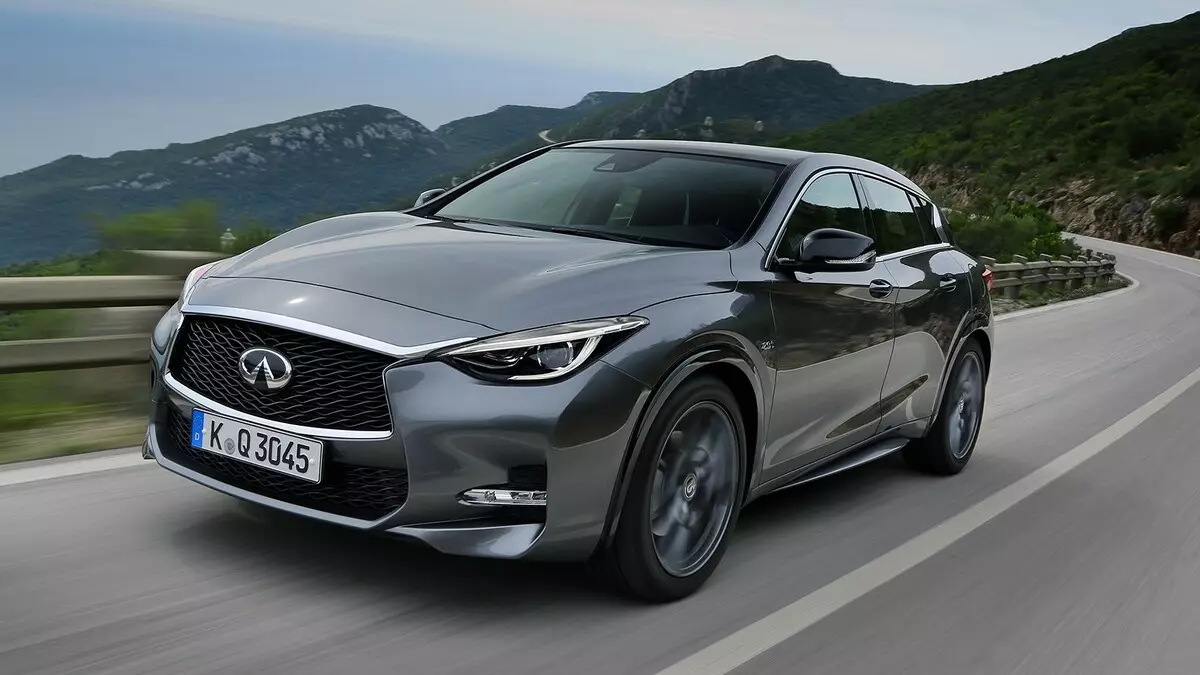 Hatchback Infiniti Q30 ມາຮອດຣັດເຊຍກັບສອງ motors 34105_1