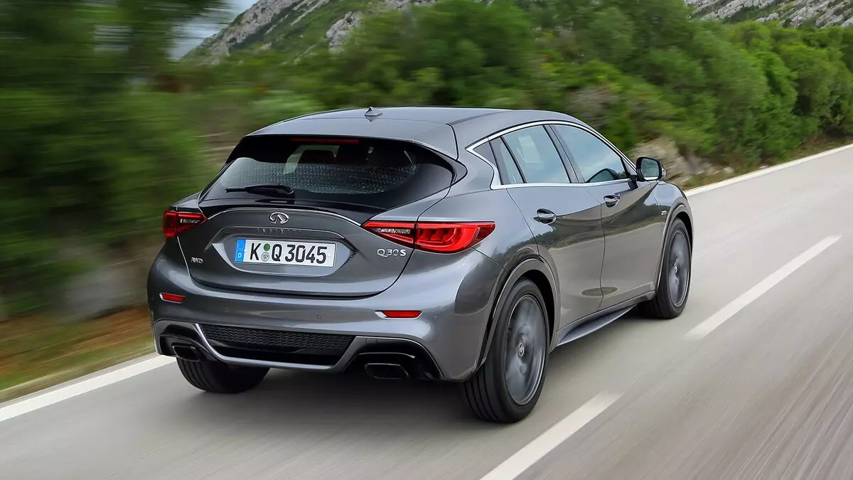 Hatchback Infiniti Q30 comes to Russia with two motors 34105_2