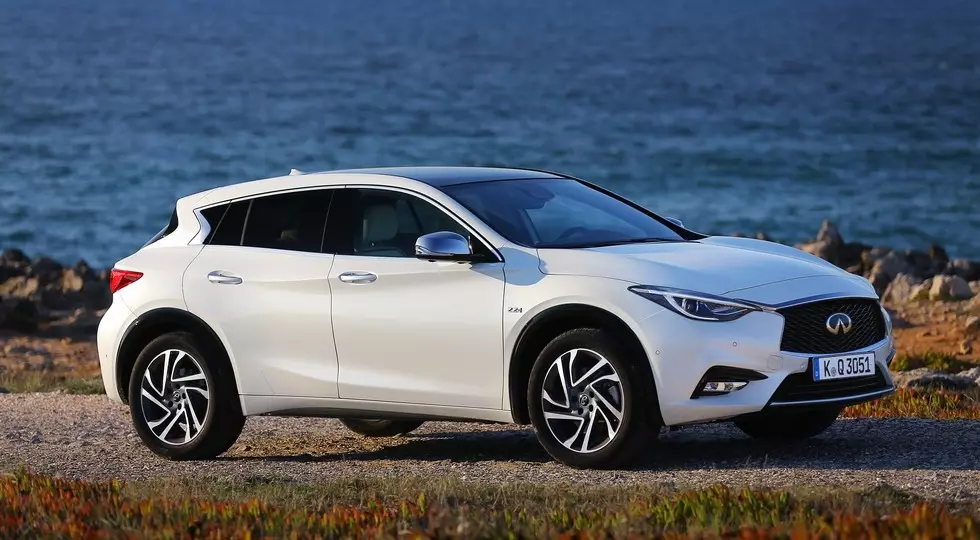 Լուսանկարում. Infiniti Q30