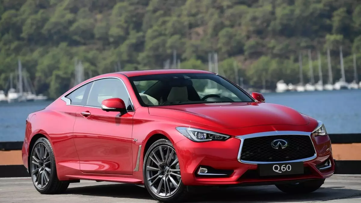 Infiniti Q60。