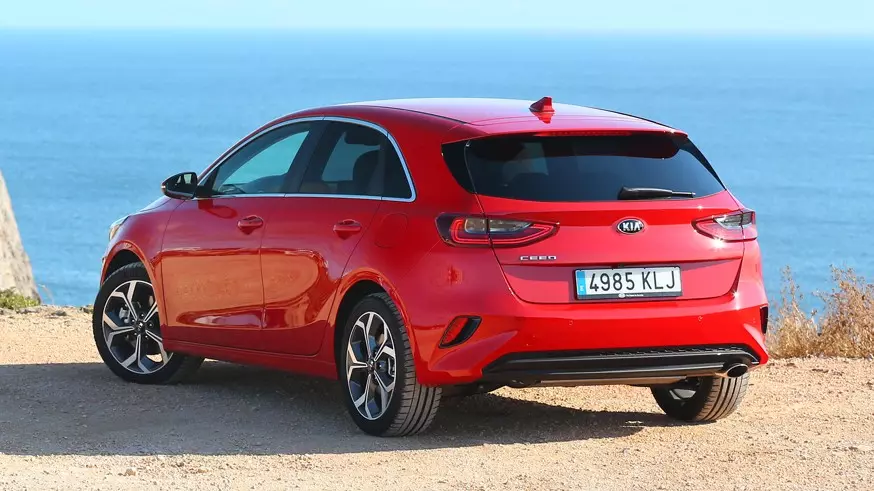 Kia bekräftade officiellt att den nya crossover kommer att kallas Xceed 34275_6