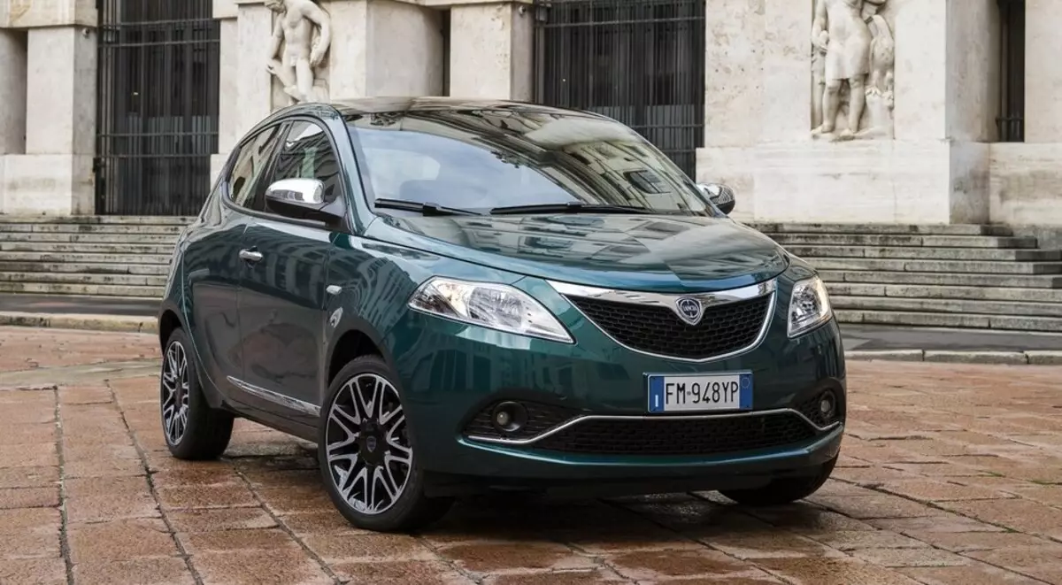 Lancia a légèrement mis à jour son seul modèle 34327_11