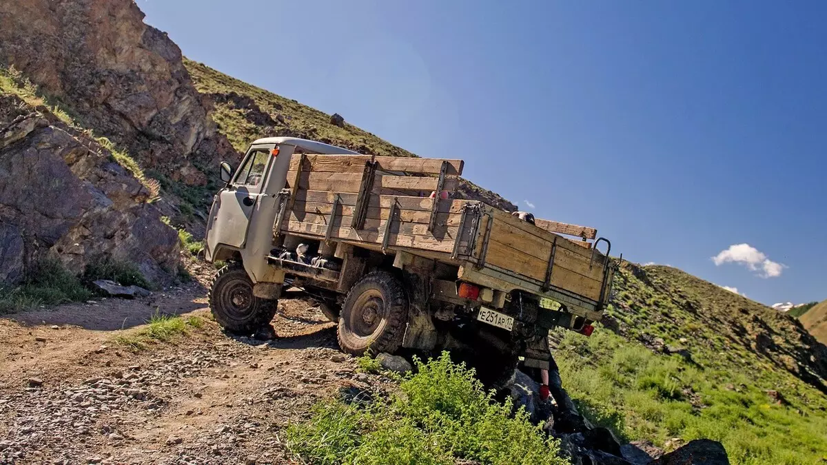 Su vəftiz: Ekspedisiya test sürücüsü Land Rover Kəşf 5 34333_11