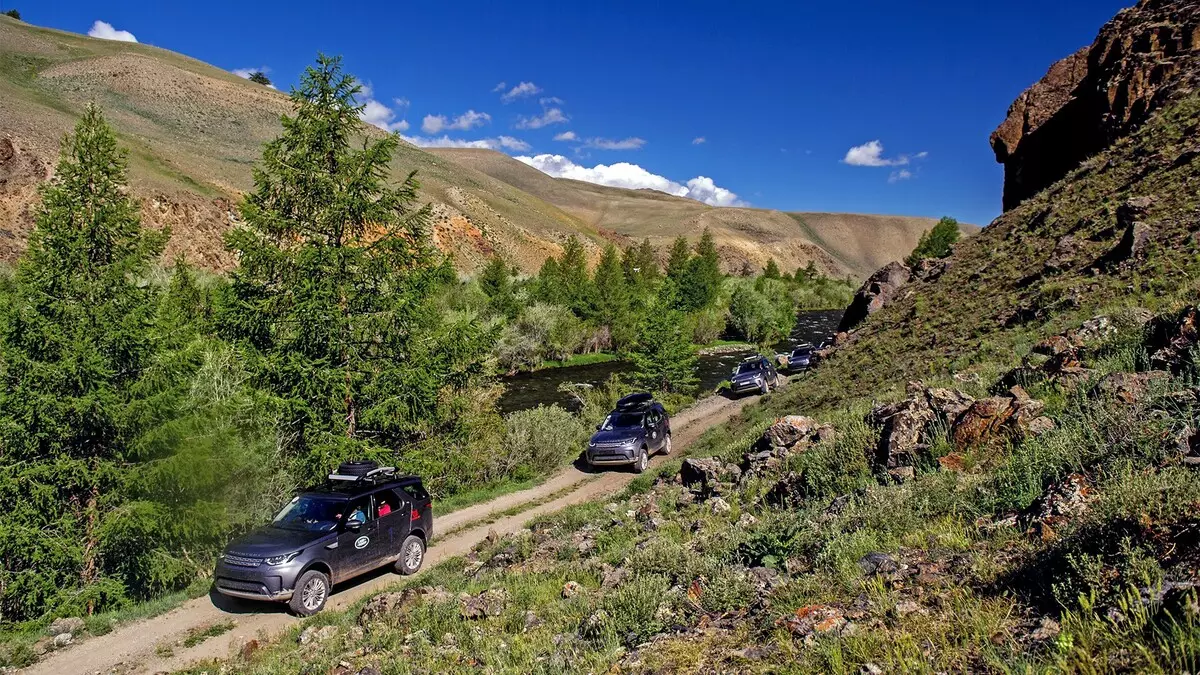 Хрышчэнне вадой: экспедыцыйны тэст-драйв Land Rover Discovery 5 34333_41