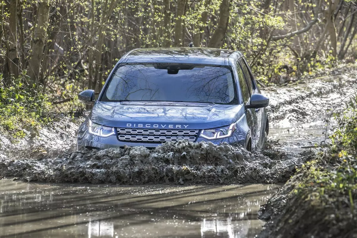 Isdatigita Land Rover Discovery Sport: mola hibridiĝo kaj malmola virtualigo 34334_18