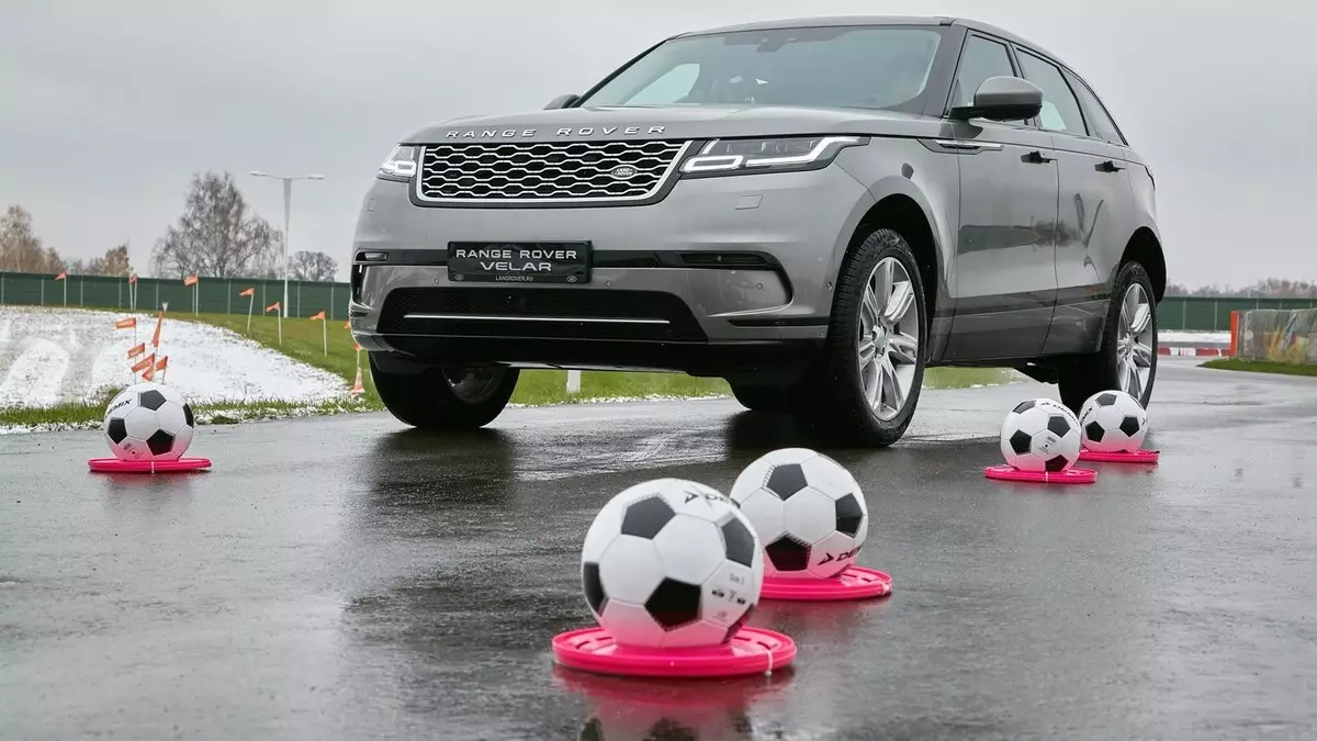 Between Sports and Evok: First Test Drive Range Rover Velar 34345_17