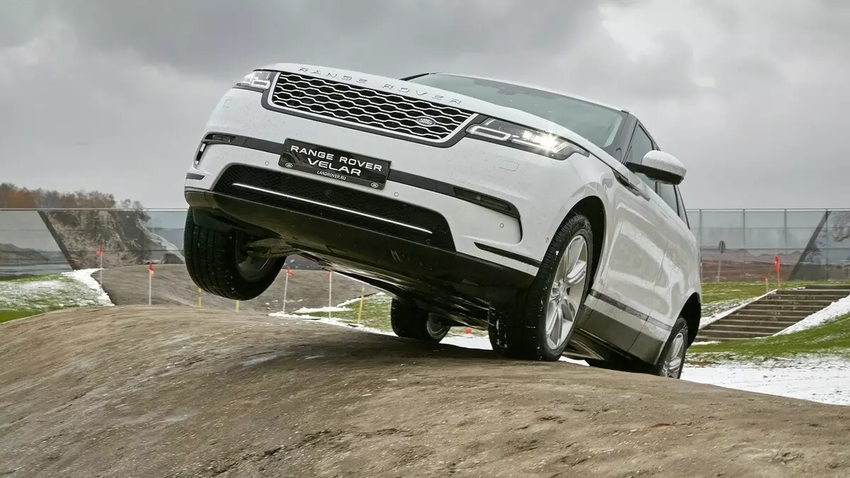 Between Sports and Evok: First Test Drive Range Rover Velar 34345_22