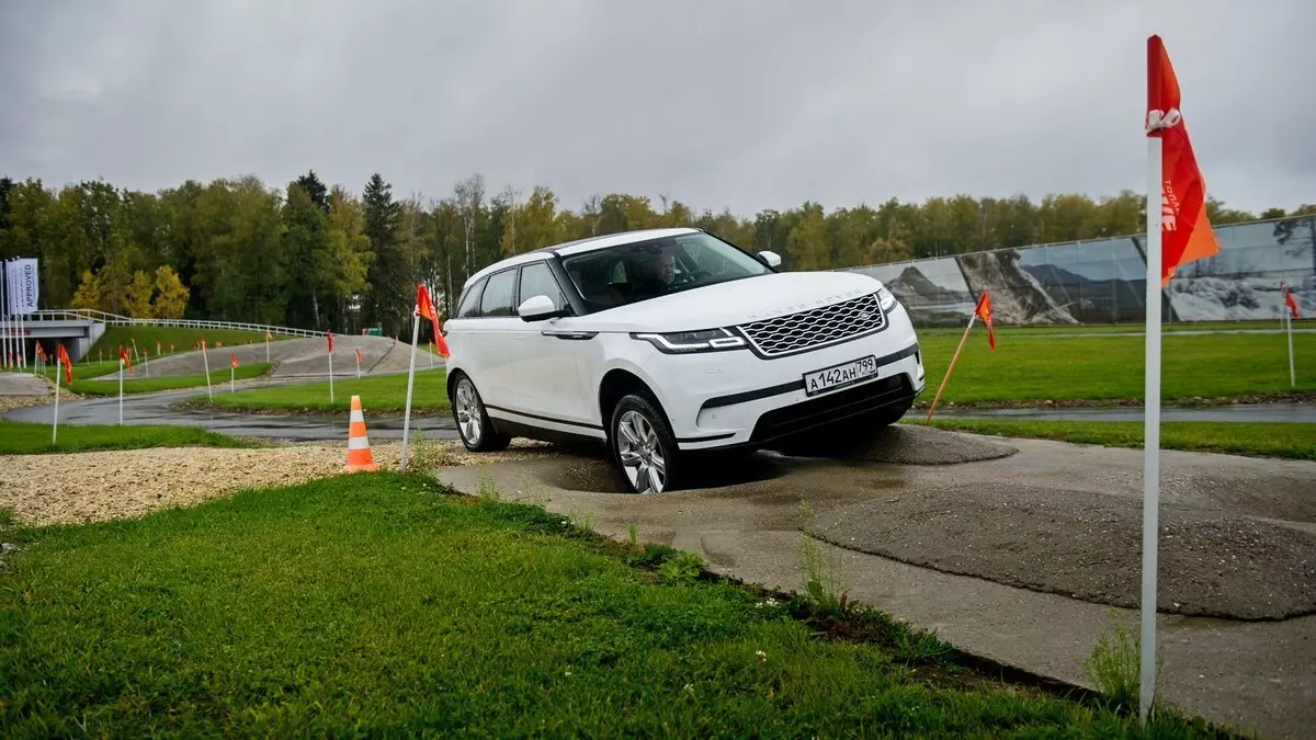 Phakathi kwezemidlalo kunye ne-evok: Uluhlu lokuqala lwe-rover rover rover velar 34345_24