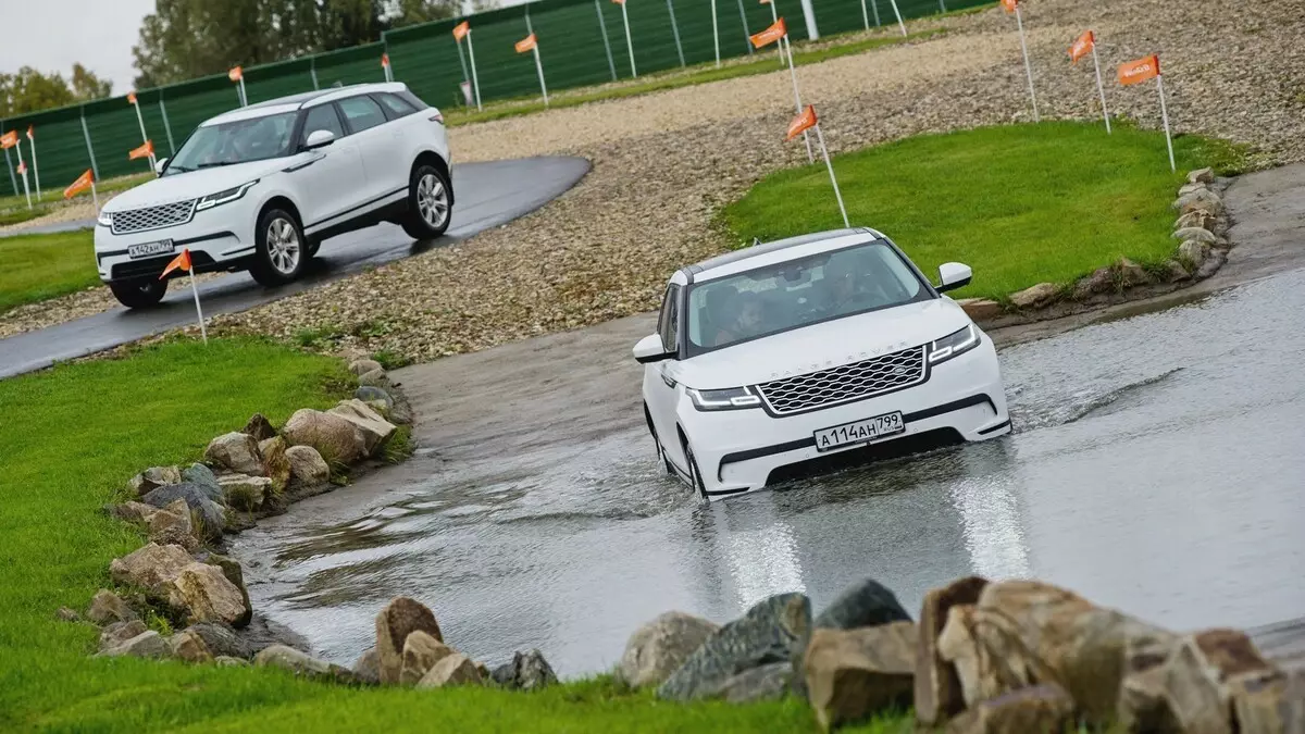 Between Sports and Evok: First Test Drive Range Rover Velar 34345_26