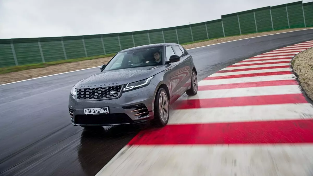 Between Sports and Evok: First Test Drive Range Rover Velar 34345_32