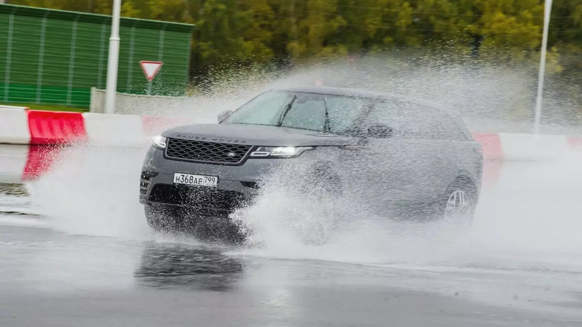 Паміж Спортам і Эвоком: першы тэст-драйв Range Rover Velar 34345_35