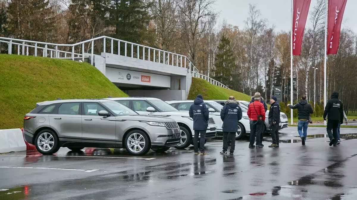 Between Sports and Evok: First Test Drive Range Rover Velar 34345_5