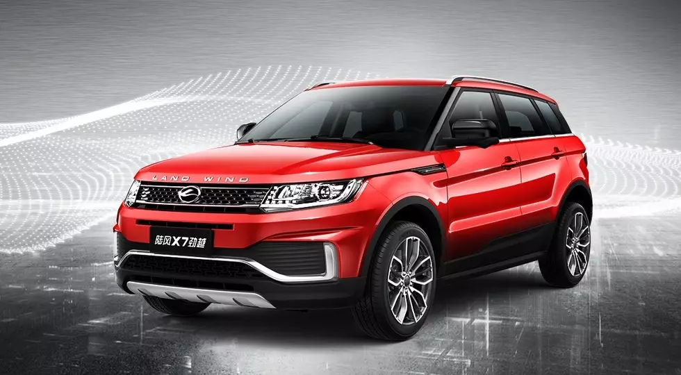 Landwind X7 pagkatapos ng restyling.