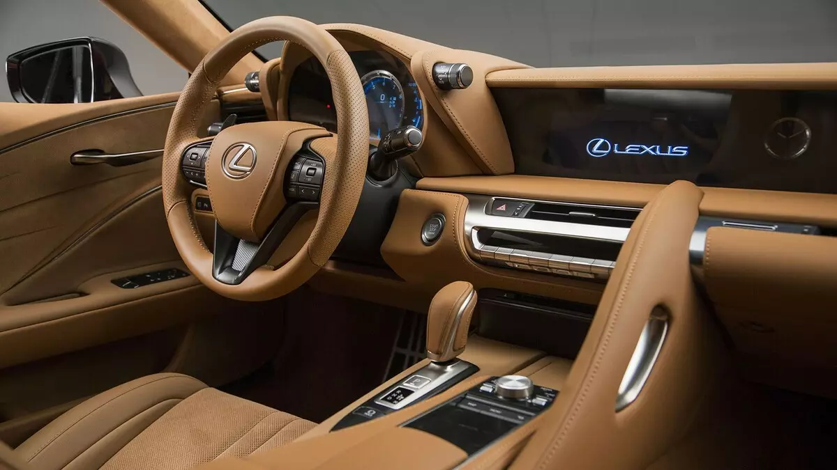 Lexus fortalte, hvor meget du kan købe en LC 500 sportsakkumulering i Rusland 34372_5
