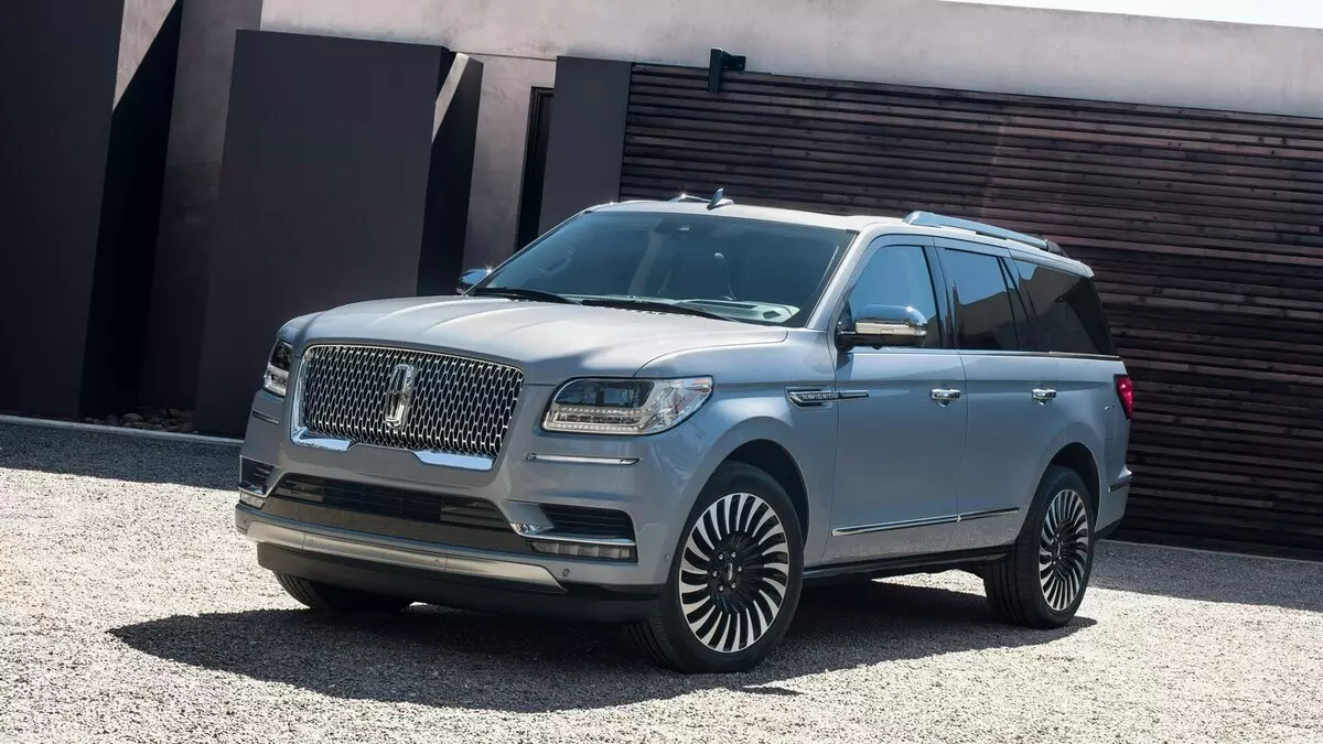 Standard Lincoln Navigator 2018 Mfano wa Mwaka.