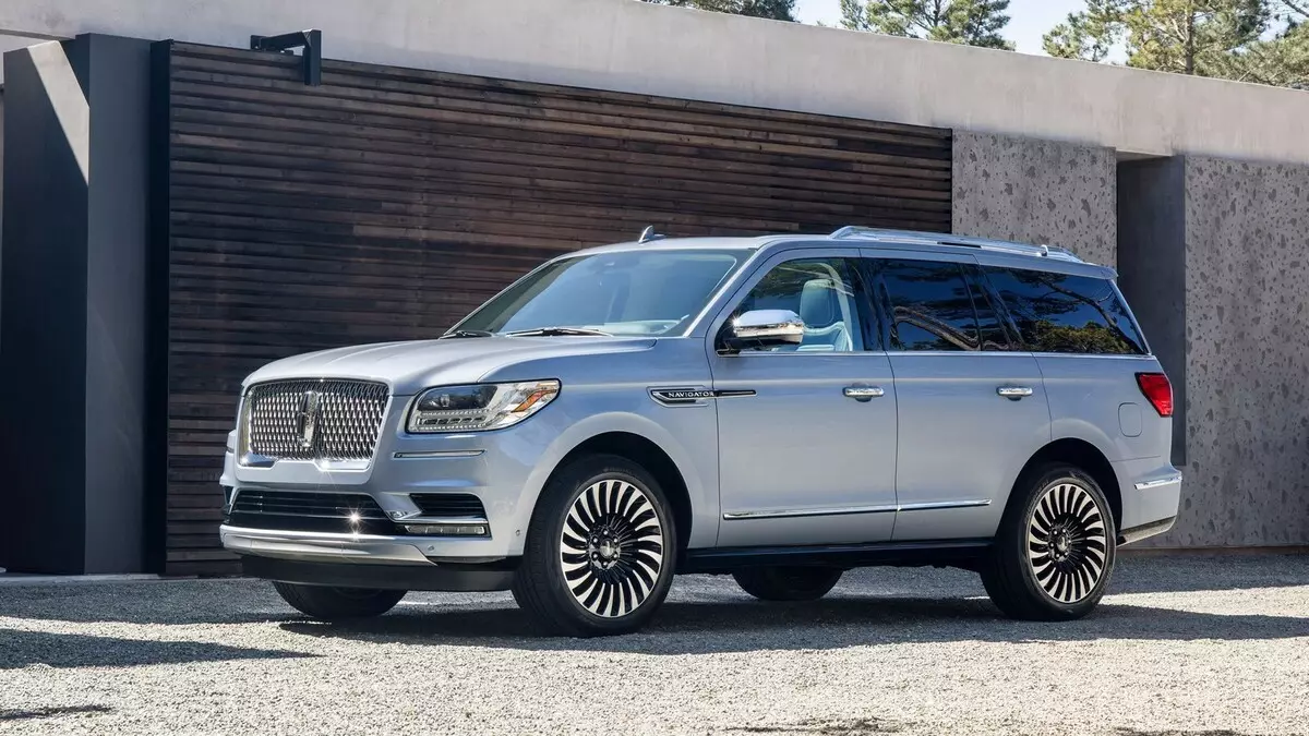 Standard Lincoln Navigator 2018 Mfano wa Mwaka.