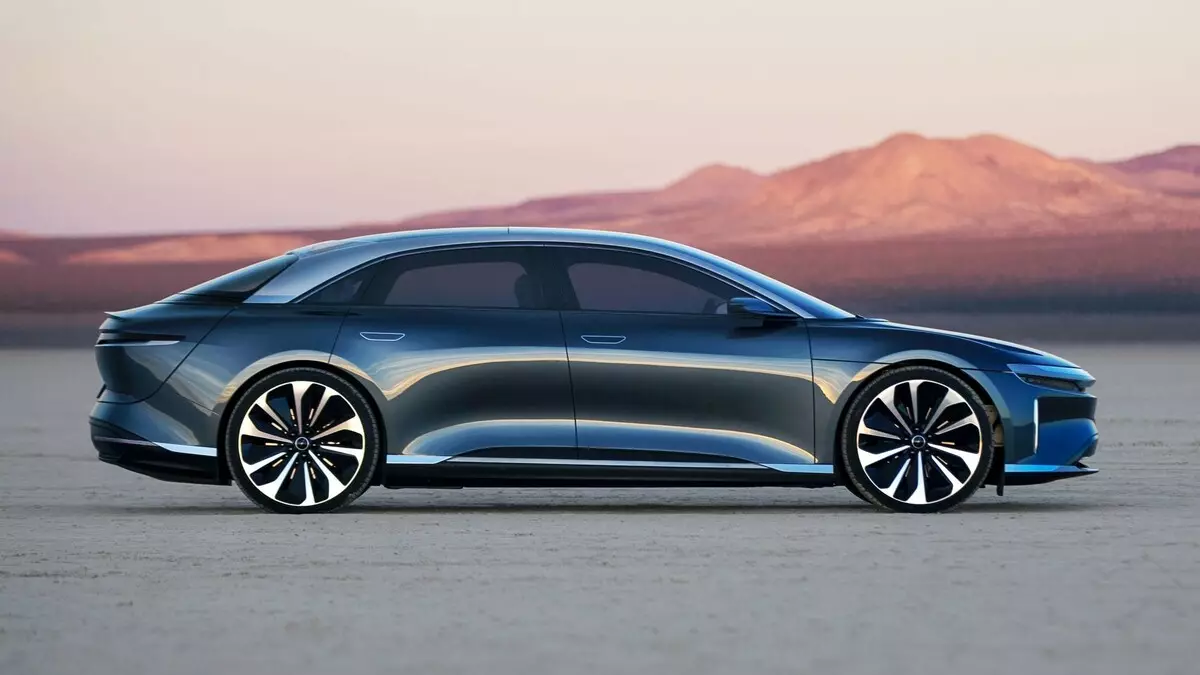 Серійний Lucid Air покажуть тільки у вересні, і він уже програв Tesla Model S 34451_11