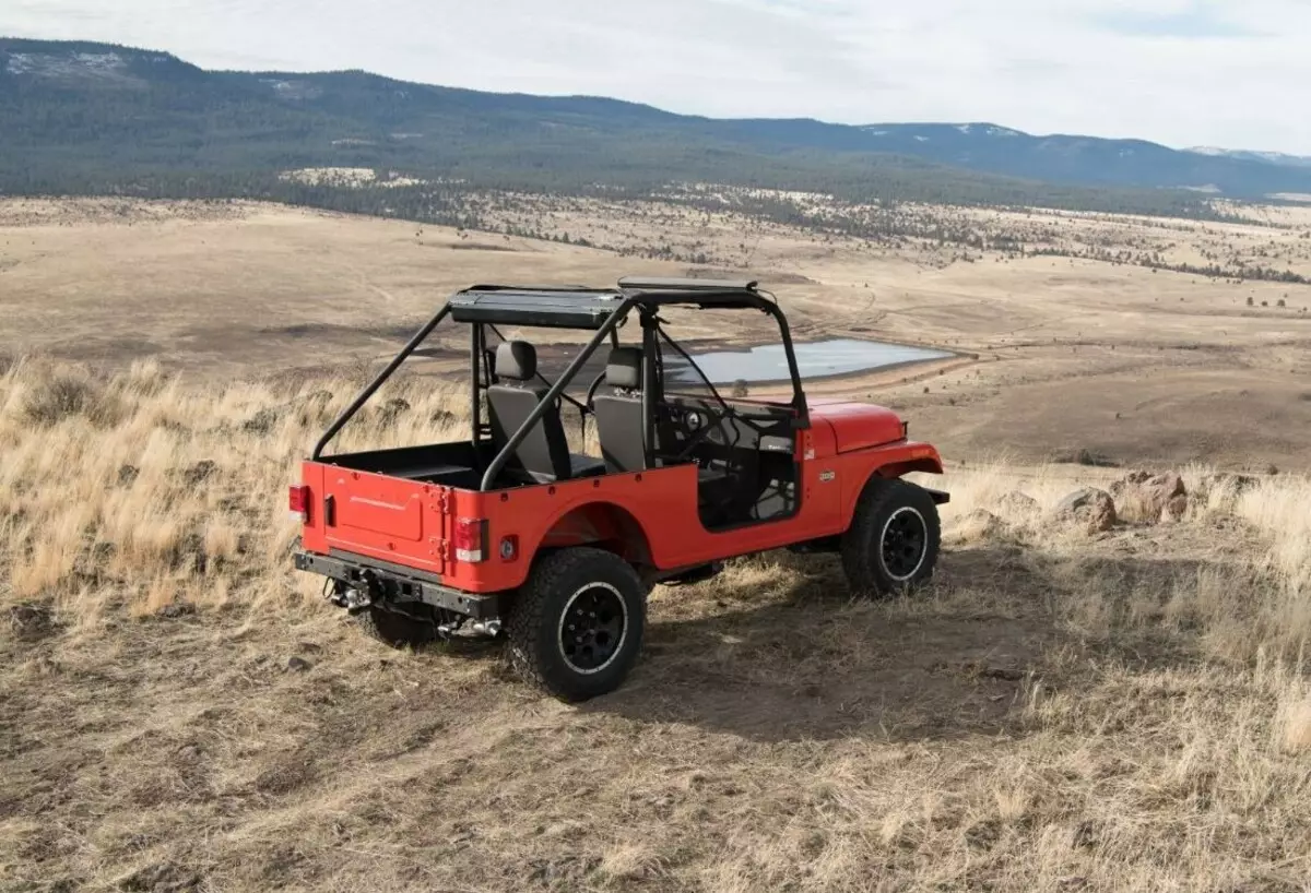 Mahindra wuxuu keenay koobi raqiis ah oo uu ku sugan yahay Mareykanka. FCA-ga ayaa dacwad ka gudbiyay - Jeep Indian ayaa mamnuuci kara 34488_2