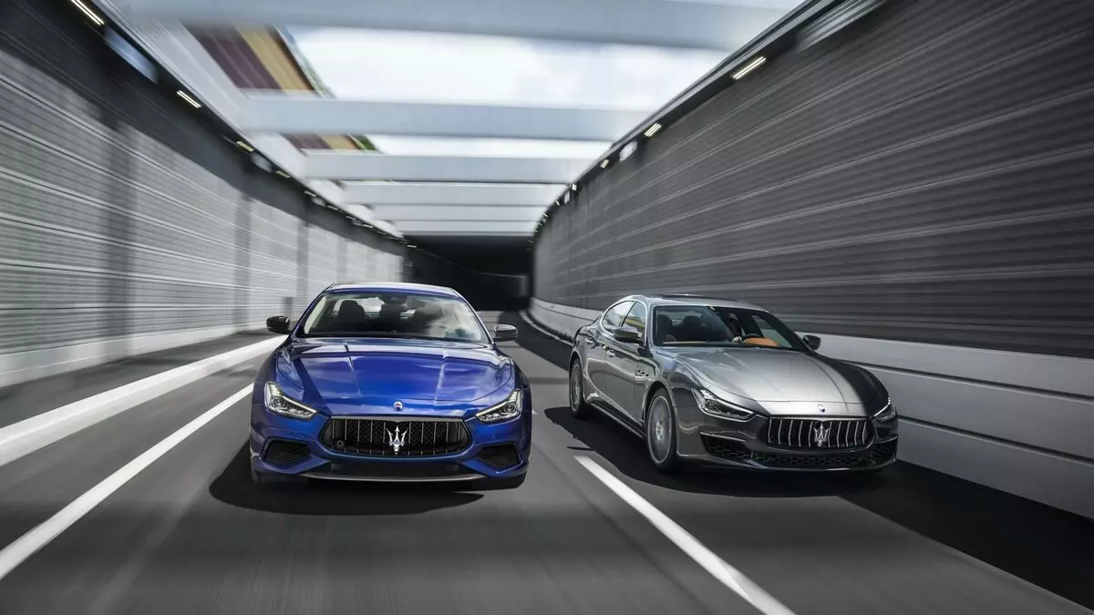 Maserati het drie modelle van Granlusso en Gransport na Beijing gebring 34500_2