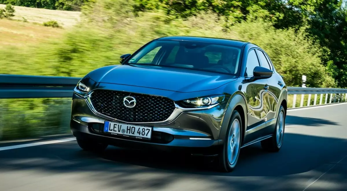 Mazda CX-30 Crossover는 러시아 연방 (Russian Federation)을 위해 다시 한번 인증을 받았습니다. 지역 어셈블리 및 여전히 한 모터 34525_1