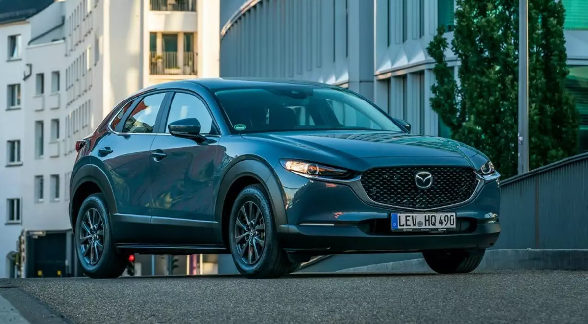 Mazda CX-30 Crossover는 러시아 연방 (Russian Federation)을 위해 다시 한번 인증을 받았습니다. 지역 어셈블리 및 여전히 한 모터 34525_2