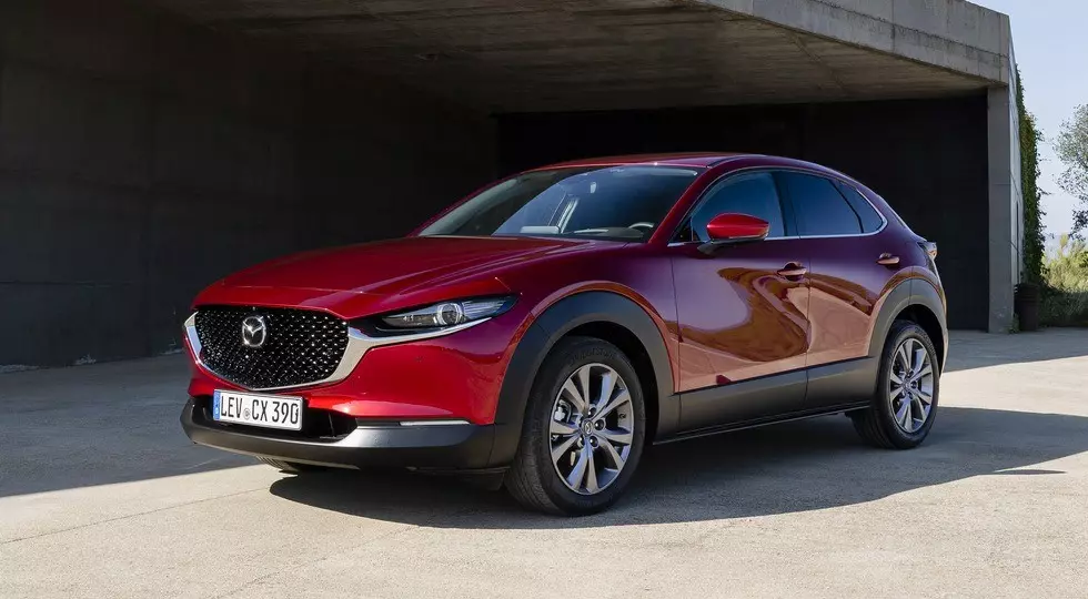 Mazda ще донесе CX-30 Parquer в Русия: декларира само един двигател, а това не е нов Skyactiv-X 34526_1