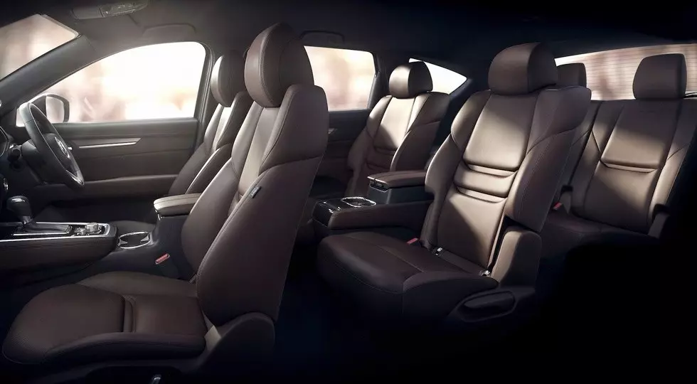 Na foto: Interior de Mazda CX-8