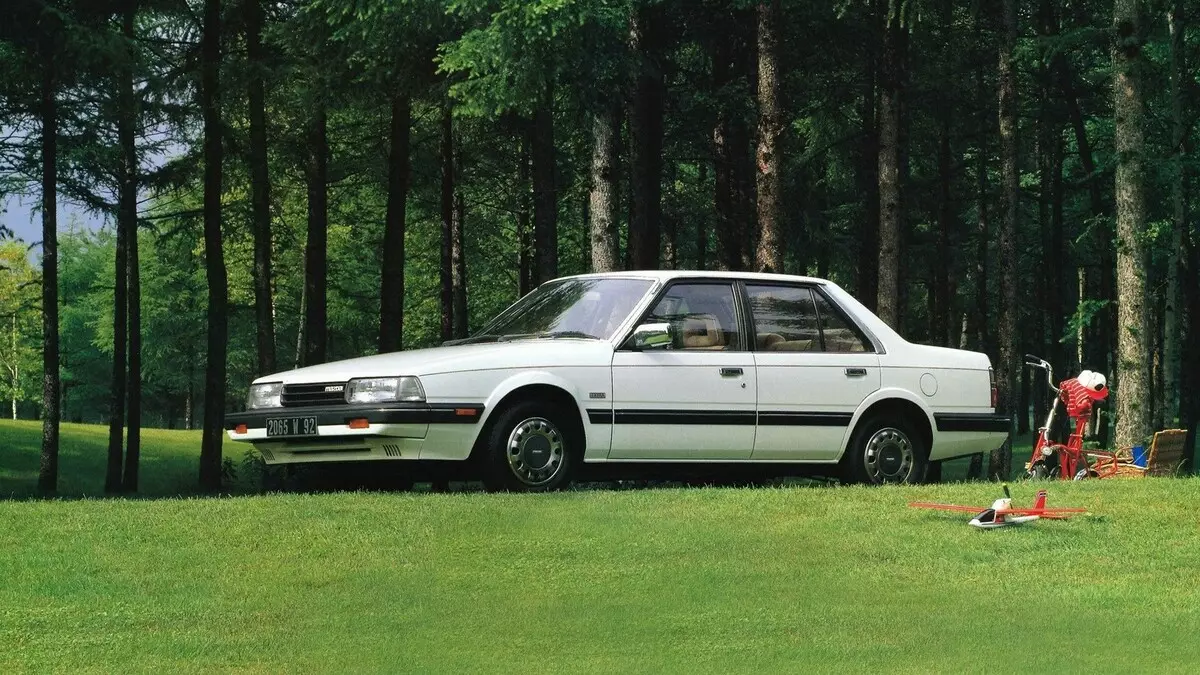 مازدا كاپېتېلسىلنىڭ Sedan '09 .1982-87