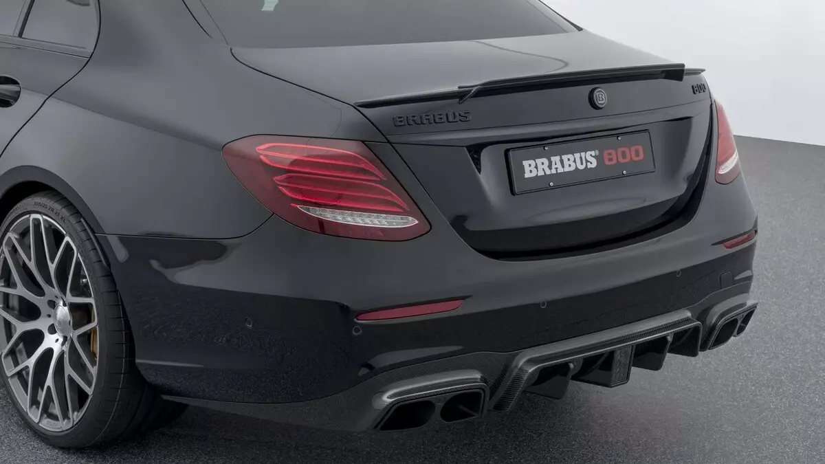 Brabus მოაქვს 800 ძლიერი სედანი ჟენევაში 34579_7