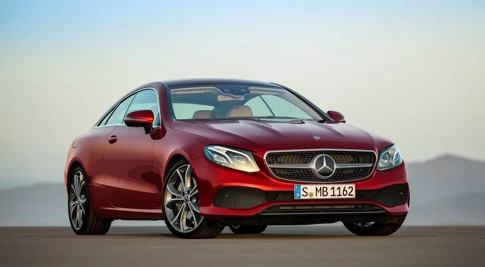 Mercedes-Benz anoncis la prezojn de tri novaj produktoj por Rusujo 34585_4