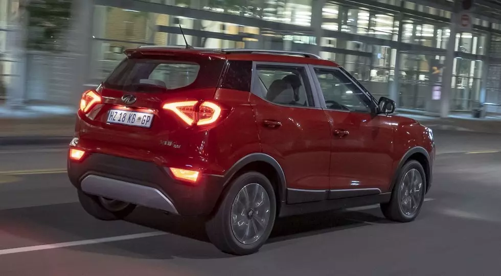 Az átalakított SSANGYONG Tivoli Európába kerül: a donor és az új verzió versenye 34599_2